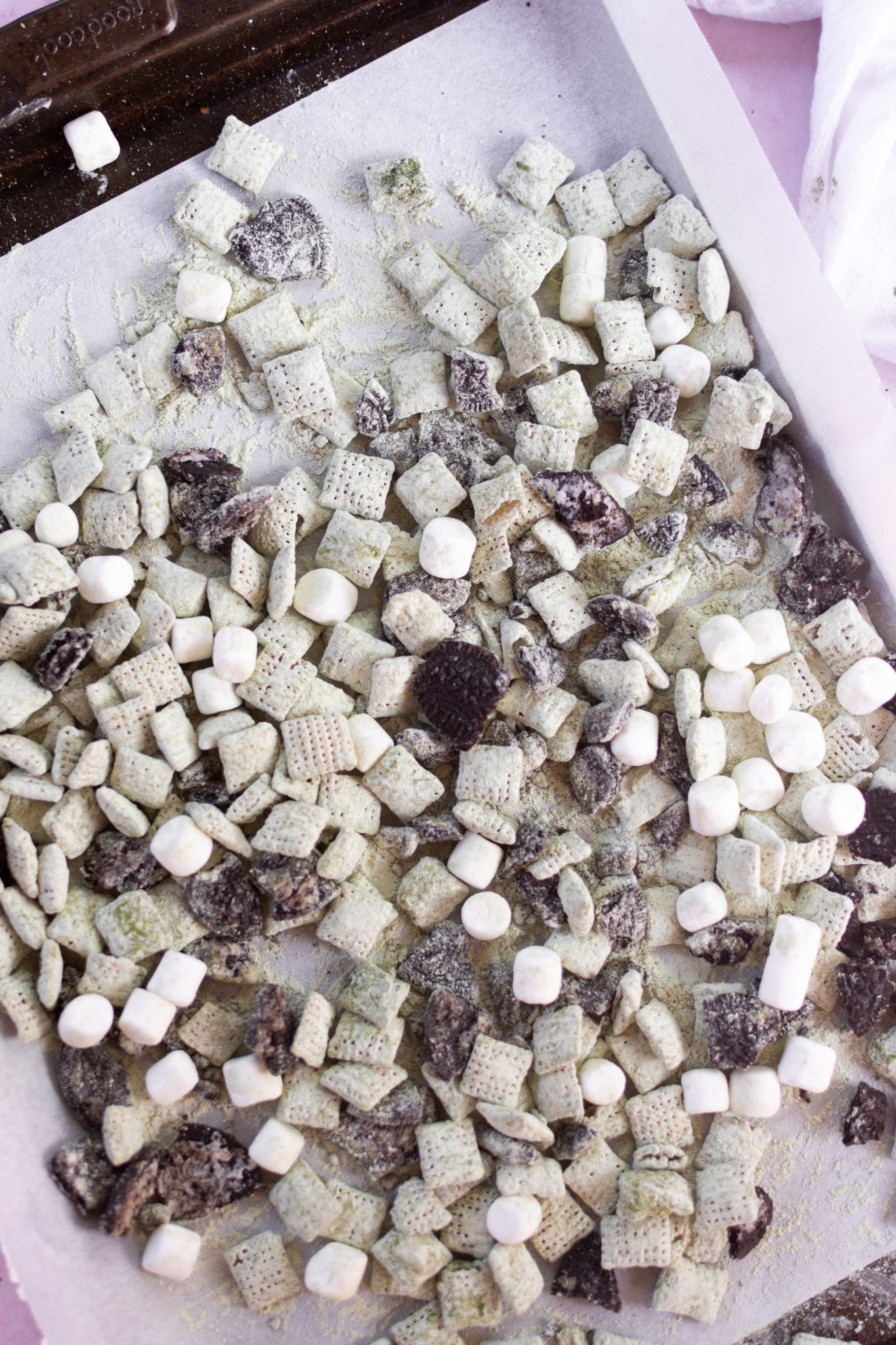 Oreo Matcha Muddy Buddies AKA Matcha Puppy Chow • Bites by Bianca