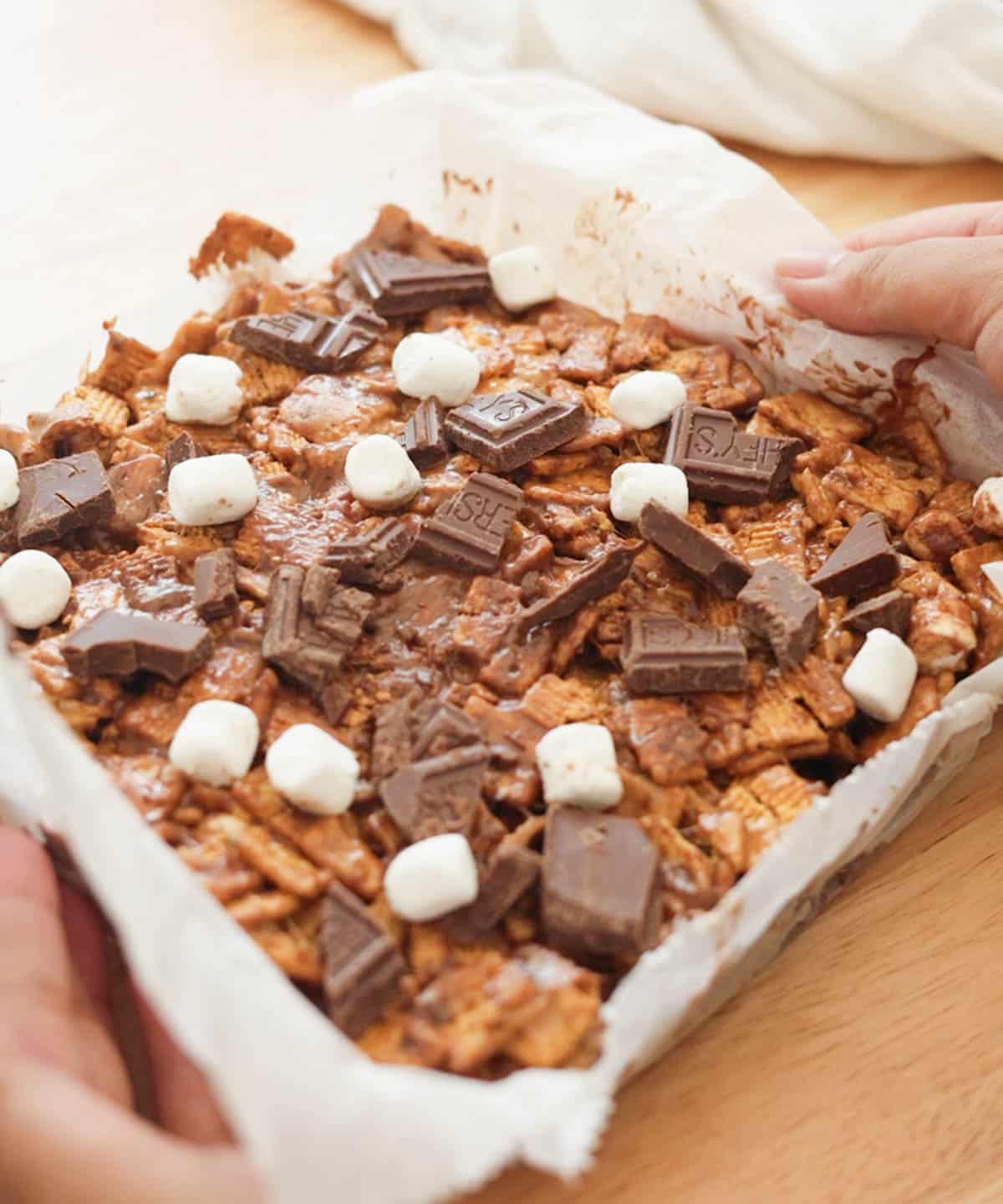 Brown Butter Golden Grahams S'mores Bars w/ Toasted Mallows!